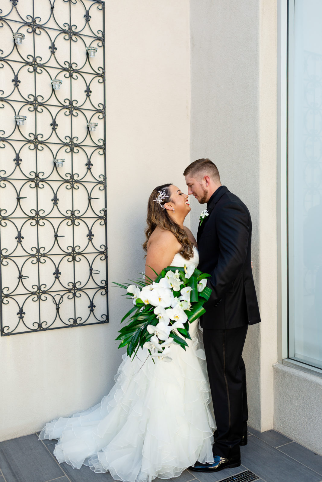 Bold, Elegant Wedding at Soho63 | Clare and Gregg - amandakarisphoto.com